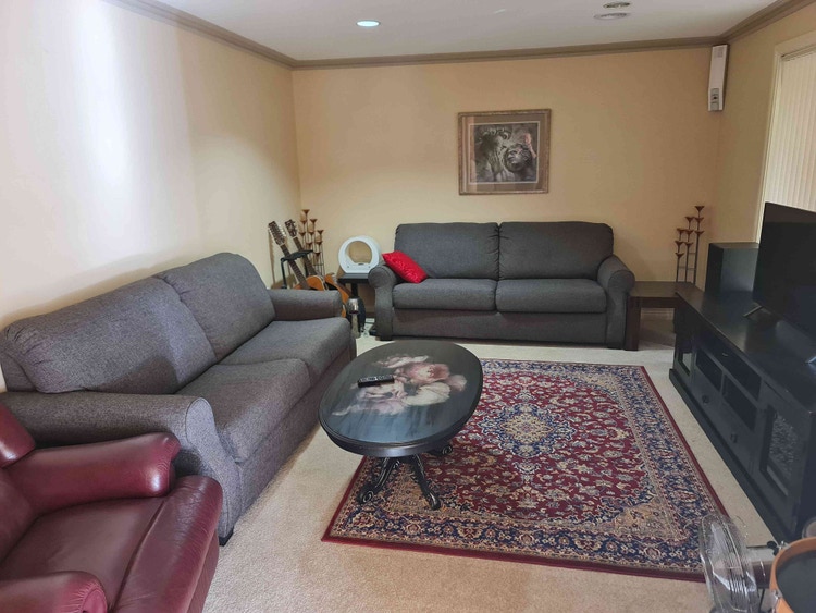 Share house Gordon, Canberra and ACT | $215pw, 4+ bedroom house ...