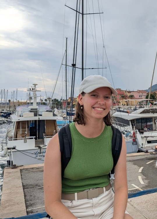 Anaïs, Woman (str), 18 – 24 yrs - Looking in Adelaide - Central and ...