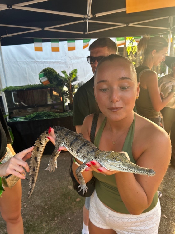 Laura, Woman (str), 18 – 24 yrs - Looking in Darwin | FlatmateFinders ...