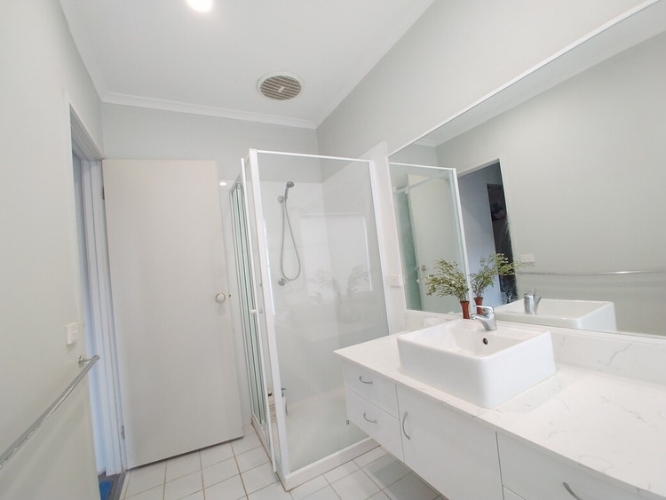 Share house Bundoora, Melbourne | $165pw, 4+ bedroom house ...