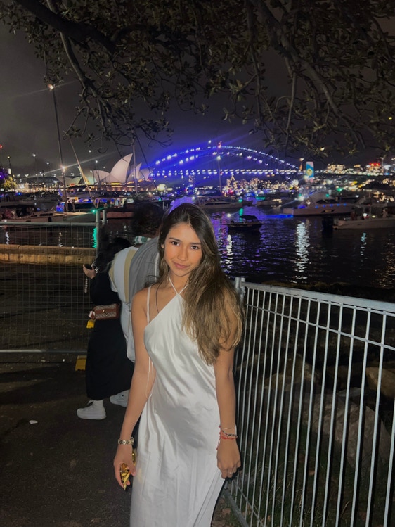 Ana Paula Bueno, Woman (str), 18 – 24 yrs - Looking in Sydney - Inner ...