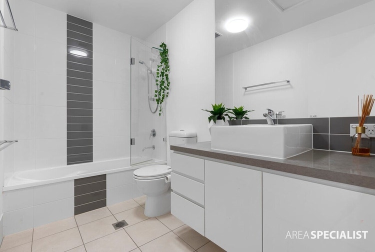 Share house Robina, Gold Coast | $300pw, 2 bedroom house ...