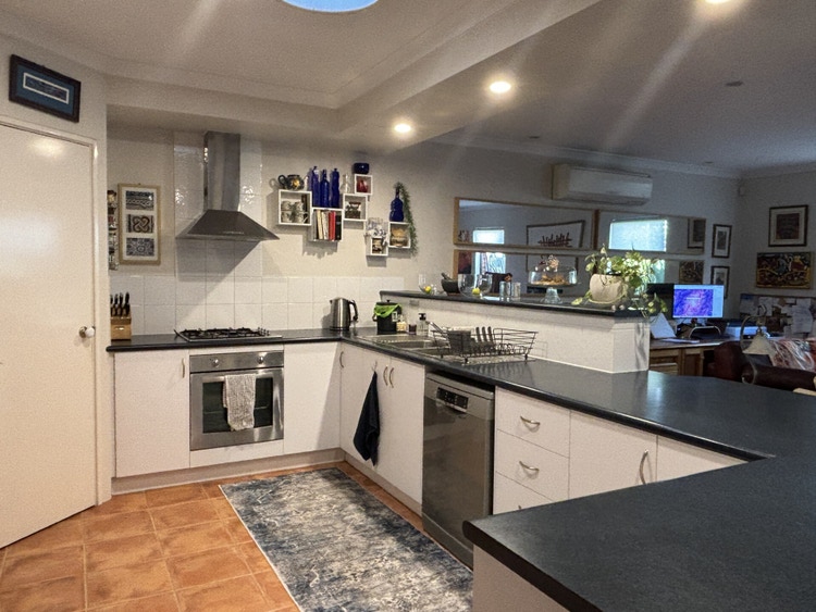 Share house Mount Claremont, Perth | $275pw, 4+ bedroom house ...