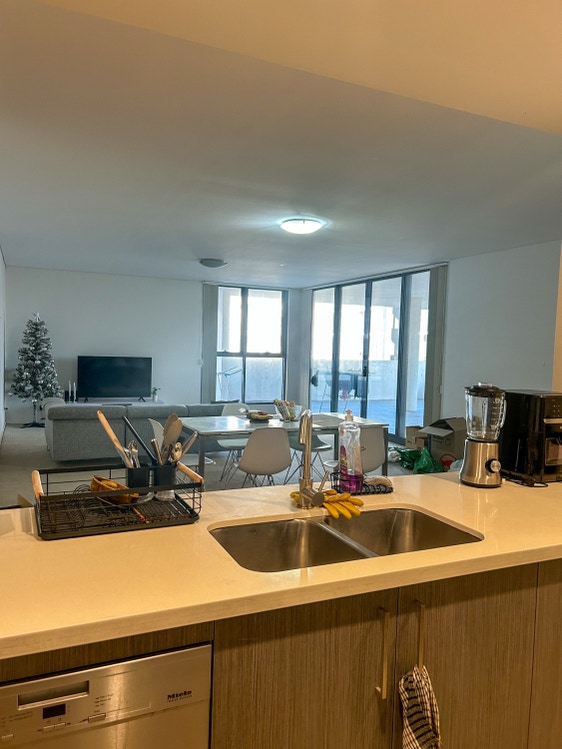 Share house Wolli Creek, Sydney | $300pw, 3 bedroom apartment ...