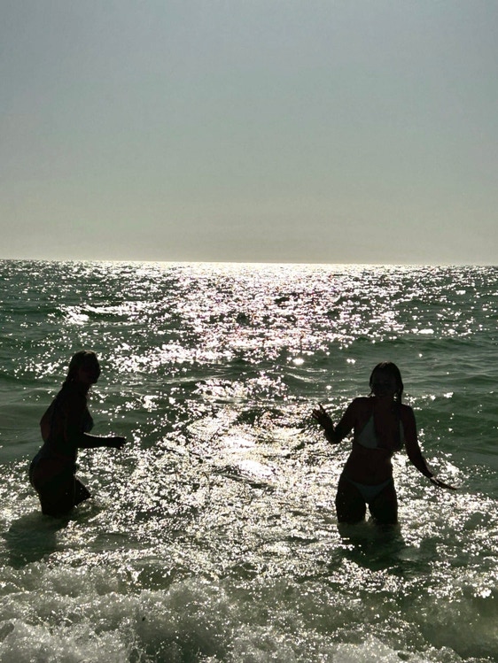 Sophie & Tyla, Woman (str), 18 – 24 yrs - Looking in Perth - North West ...